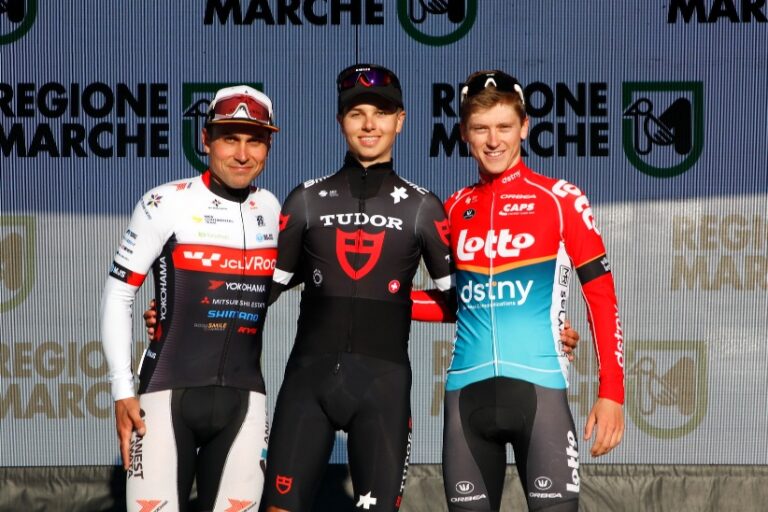 Pesaro – Marco Brenner (Tudor Pro Cycling) su Matteo Malucelli (Jcl-Team Ukyo) nella 1° tappa ...